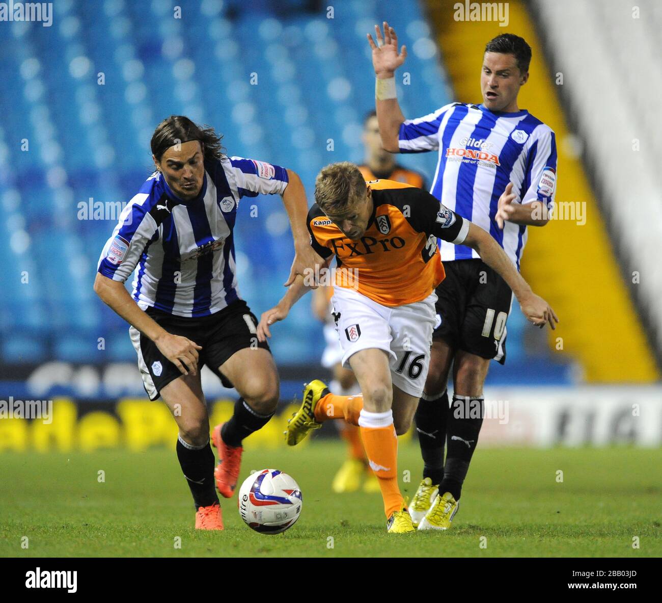 Fulham's Damien Duff (centre) forces his way past Sheffield Wednesday's ...