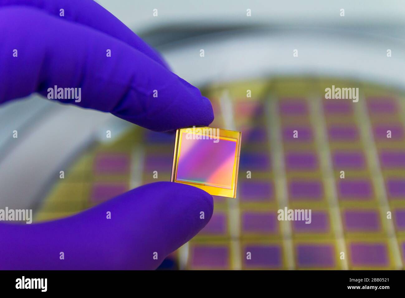 Wafer dicing hi-res stock photography and images - Alamy