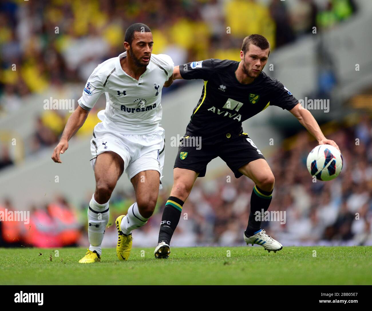 Tottenham Hotspur's Mousa Dembele (left) and Norwich City's Jonny ...