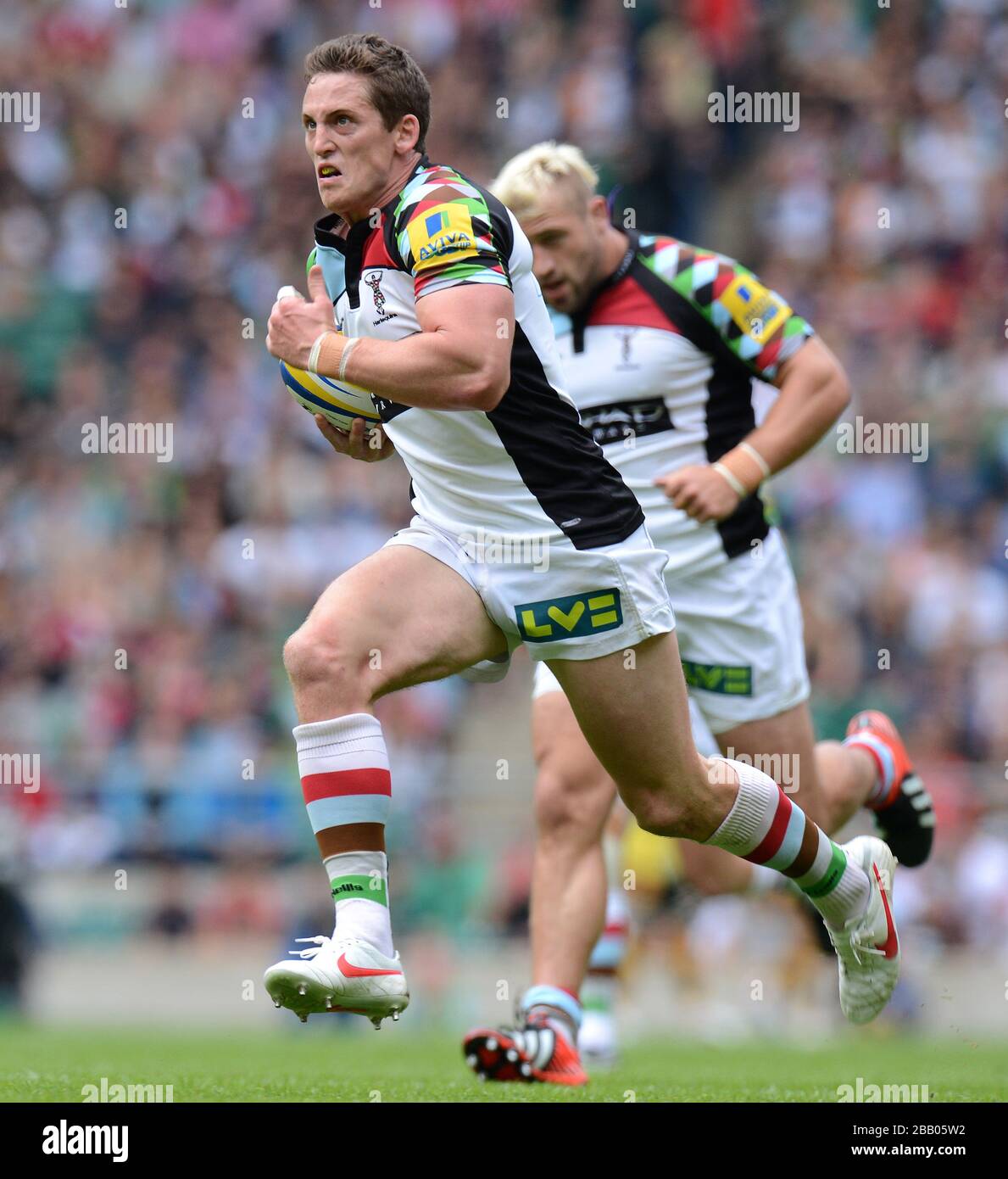 Harlequins Tom Williams on his way to scoring their first try Stock ...