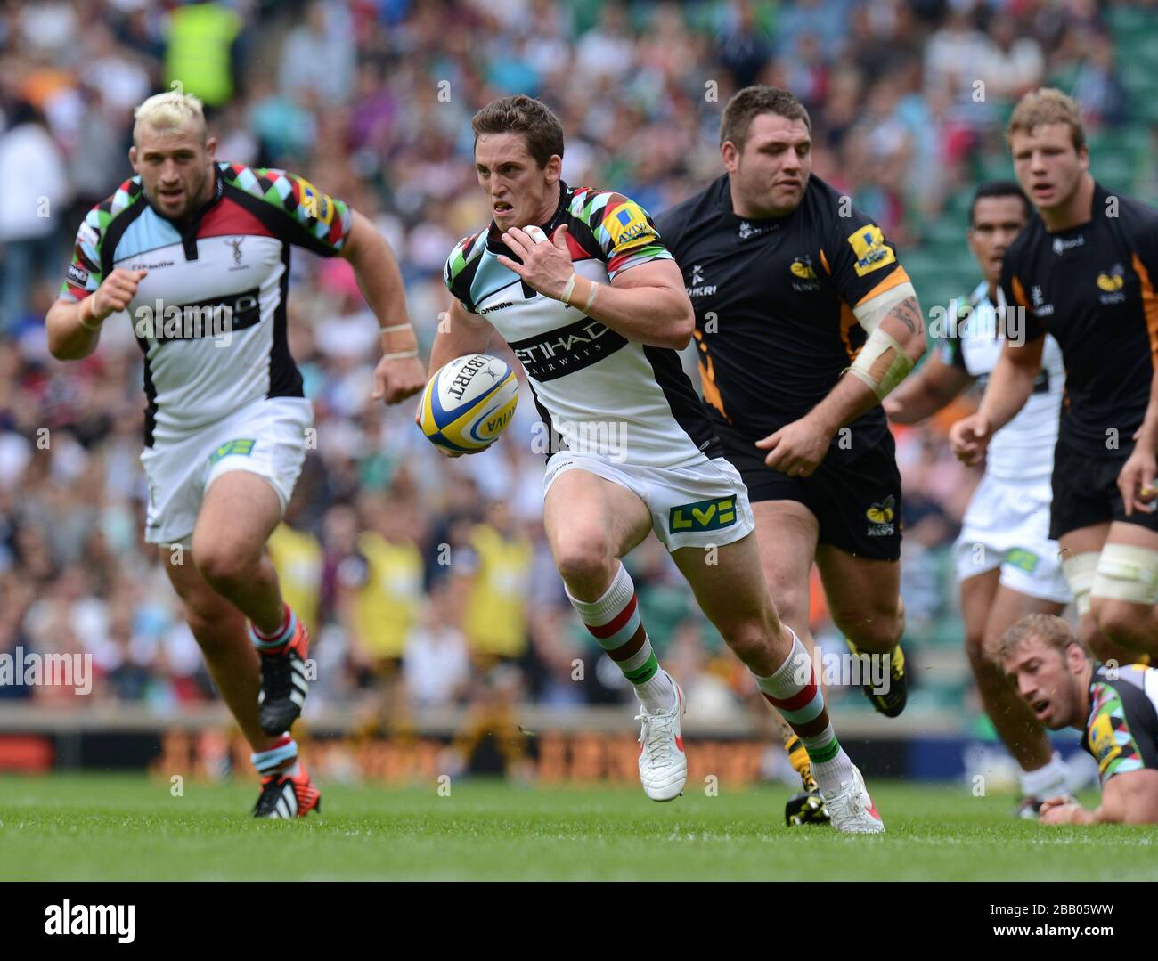 Harlequins Tom Williams on his way to scoring their first try Stock ...