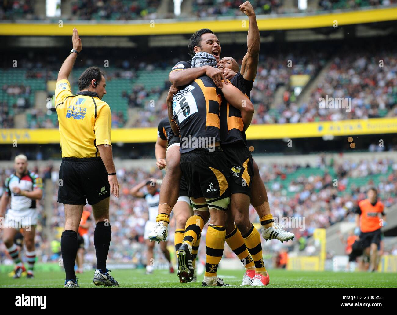 London Wasps' Tom Vandell (right) and Billy Vunipola (back) celebrate ...