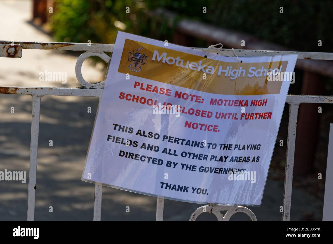 Coronvirus closed sign hi-res stock photography and images - Alamy