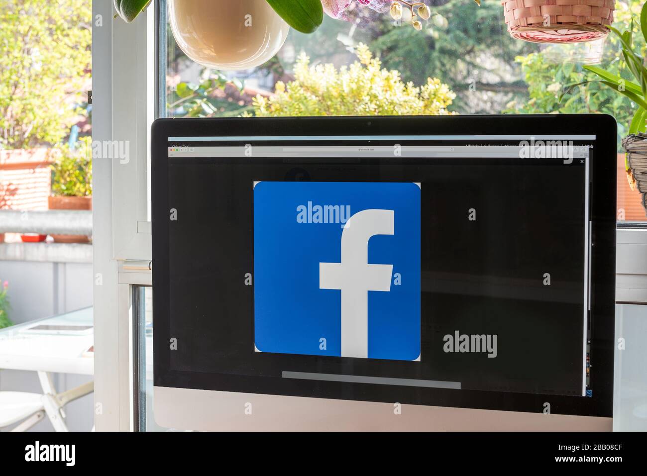 Facebook layout hi-res stock photography and images - Alamy