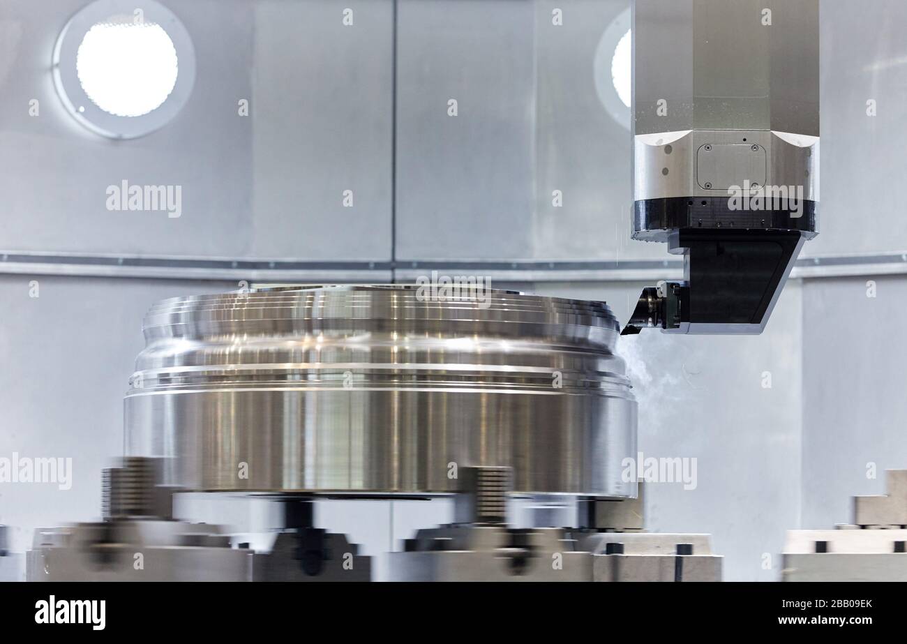 Vertical machining centre hi-res stock photography and images - Alamy