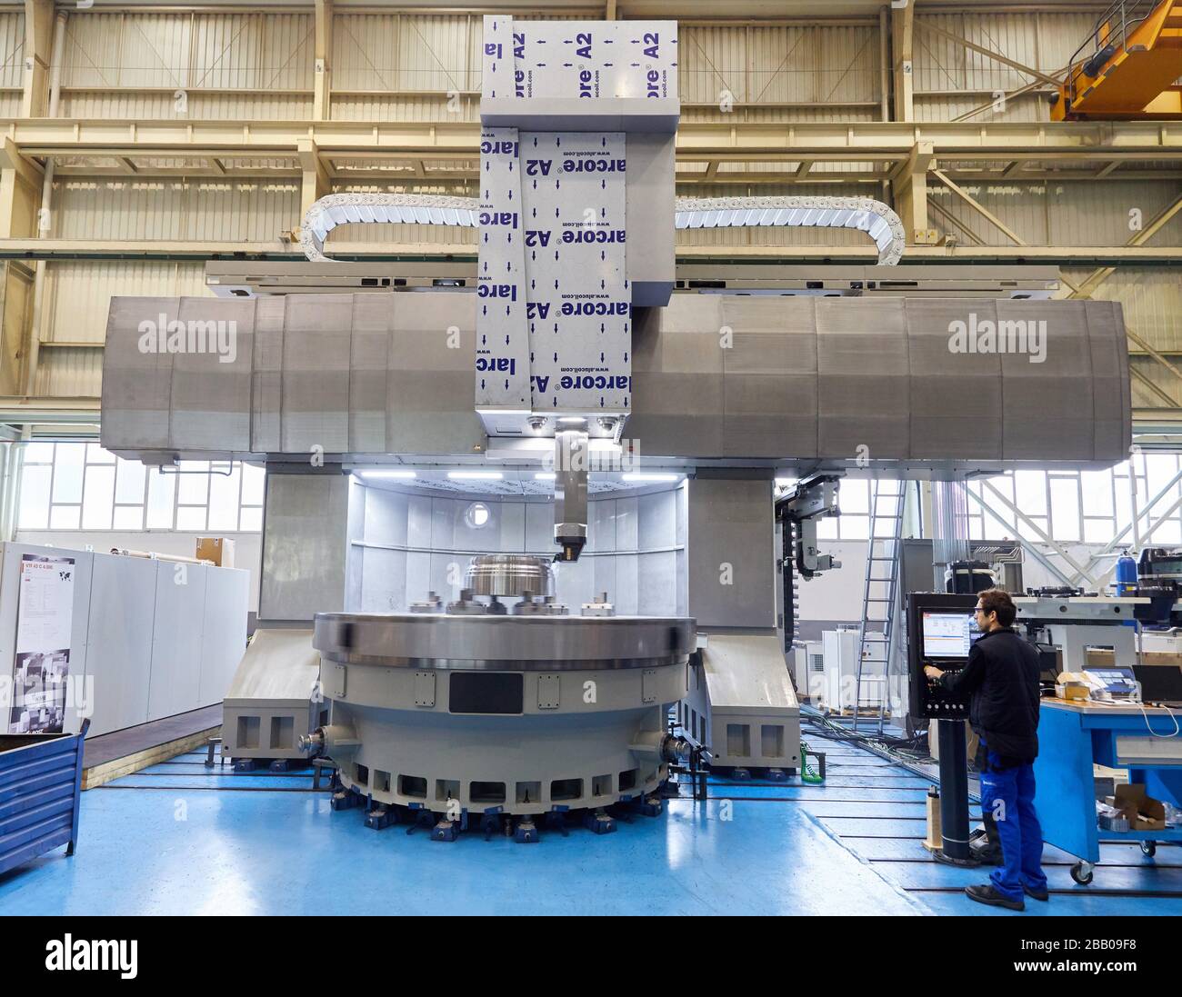 Vertical machining centre hi-res stock photography and images - Alamy