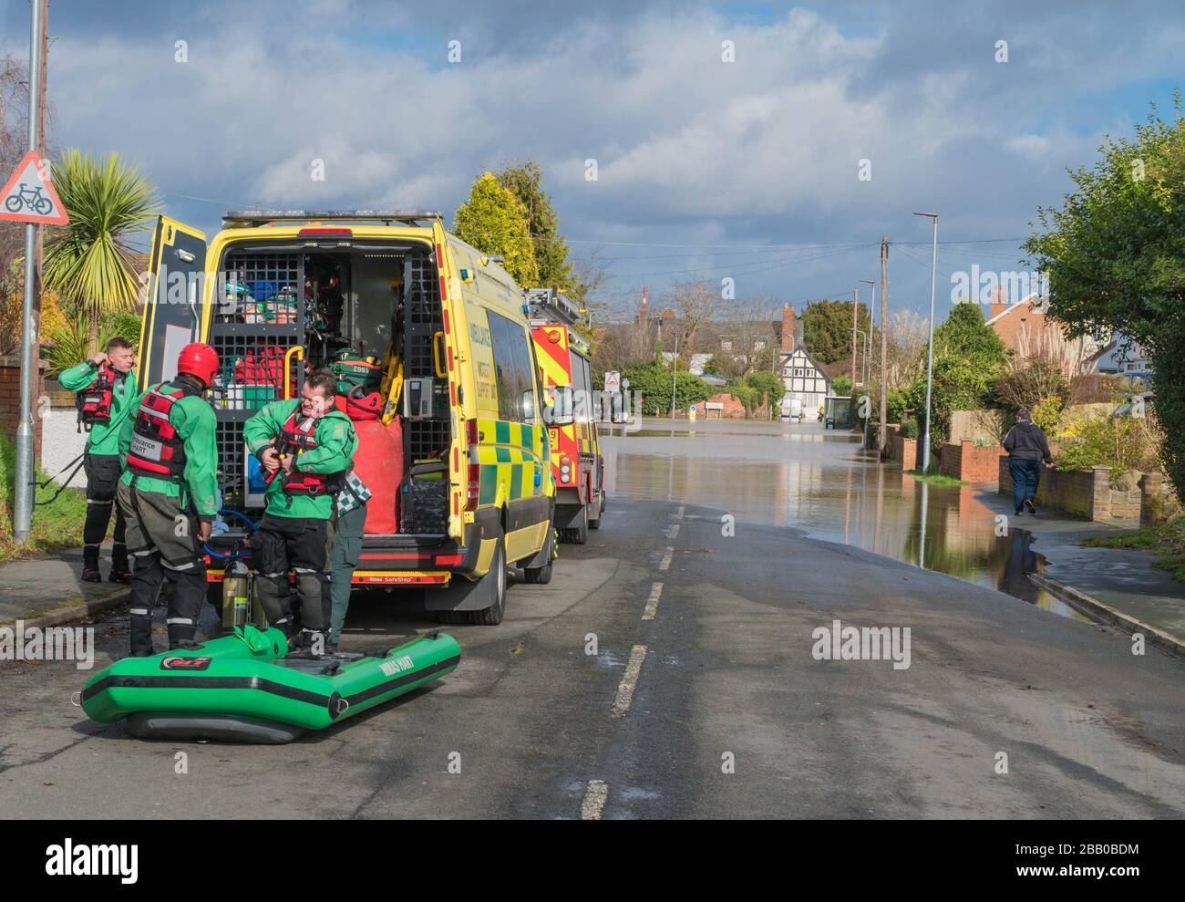 Emergency raft hi-res stock photography and images - Alamy