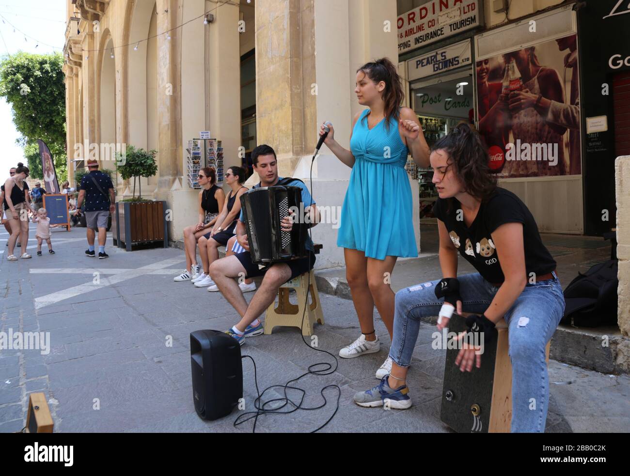 Busking street lifestyle hi-res stock photography and images - Alamy