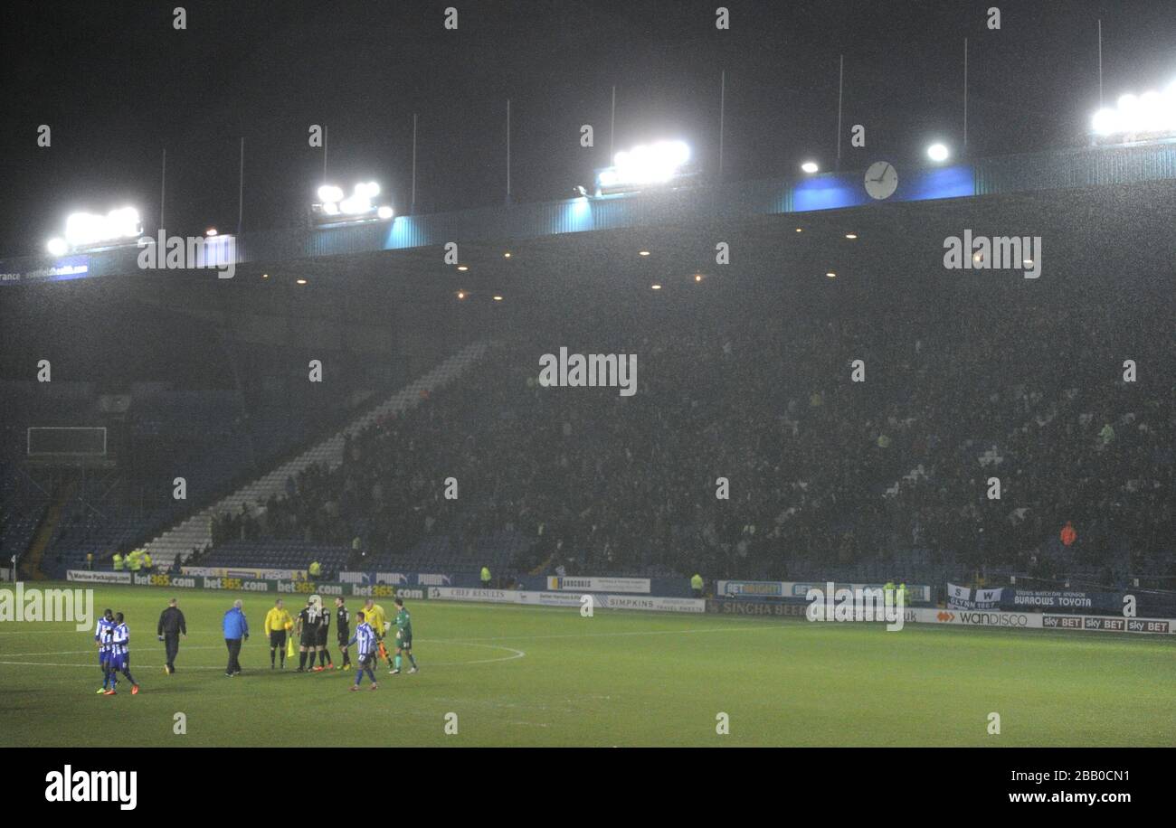 Players leave hi-res stock photography and images - Alamy