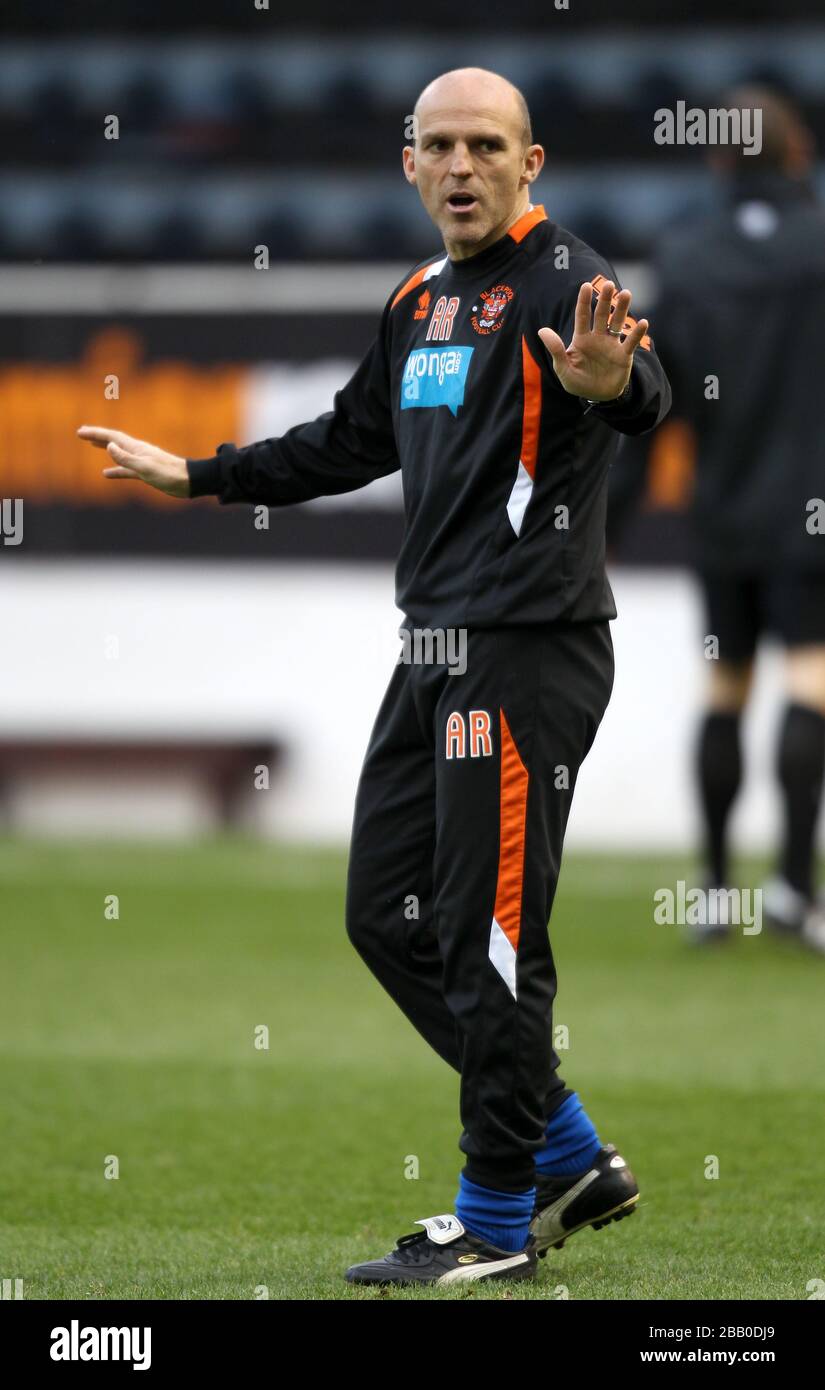 Football alex rae hi-res stock photography and images - Alamy