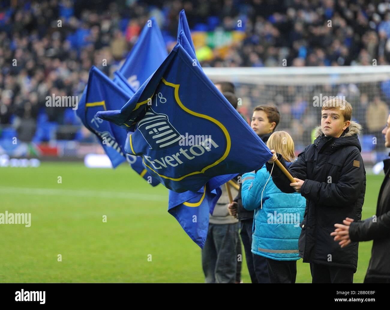Young Everton fans form a guard of honour for the players Stock Photo ...