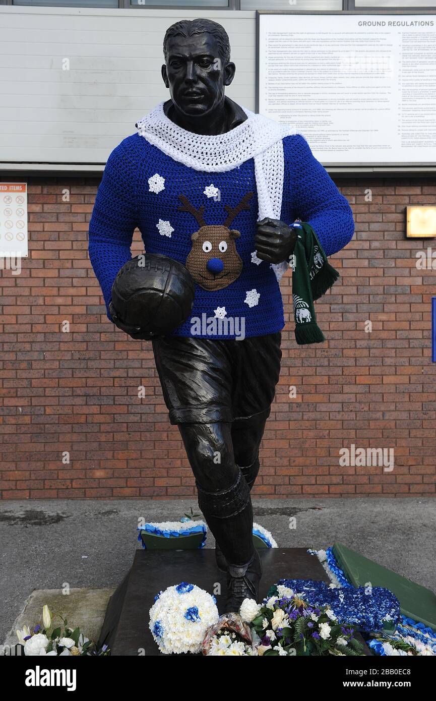 Dixie dean statue hi-res stock photography and images - Alamy