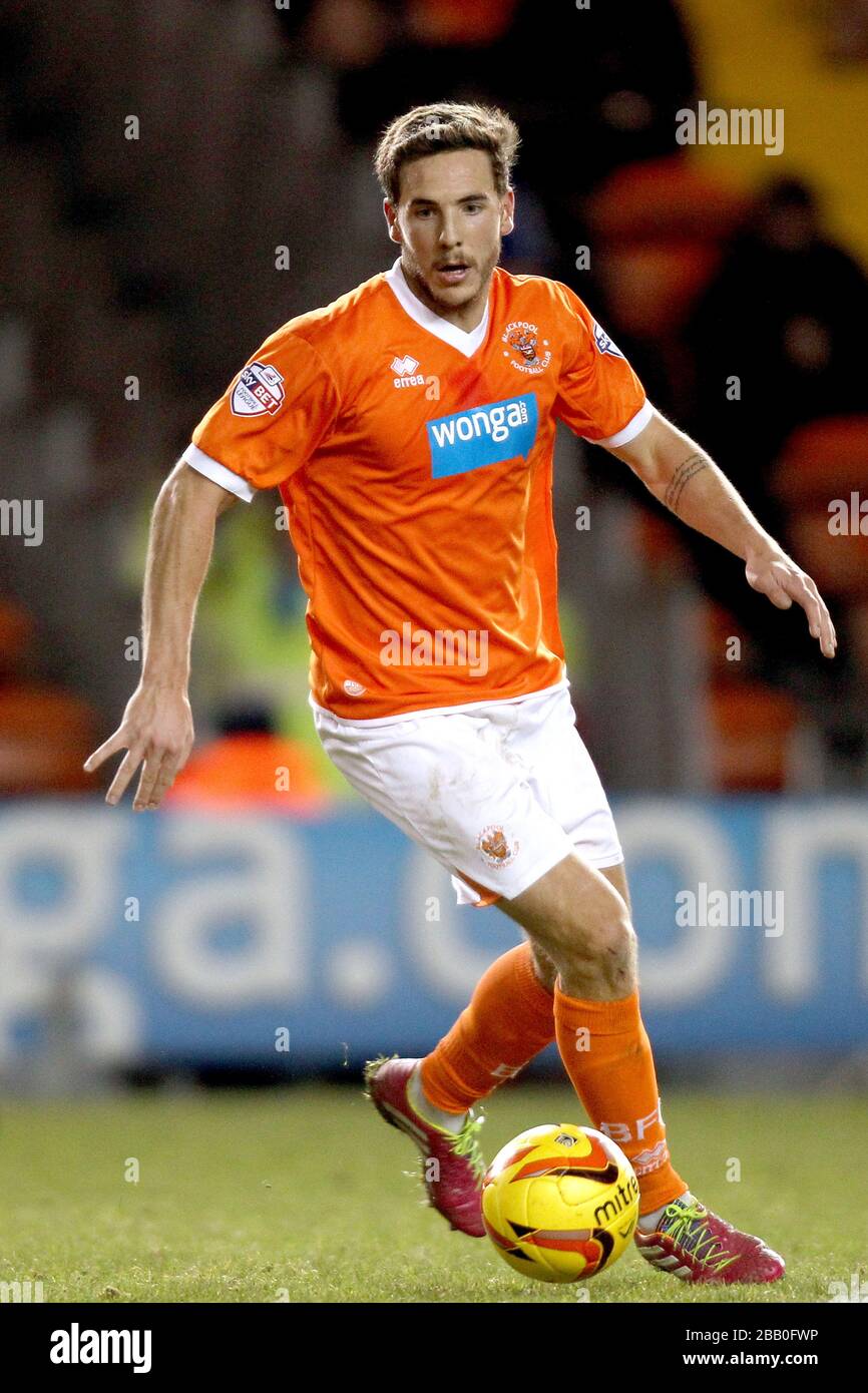 Dan gosling full length hi-res stock photography and images - Alamy