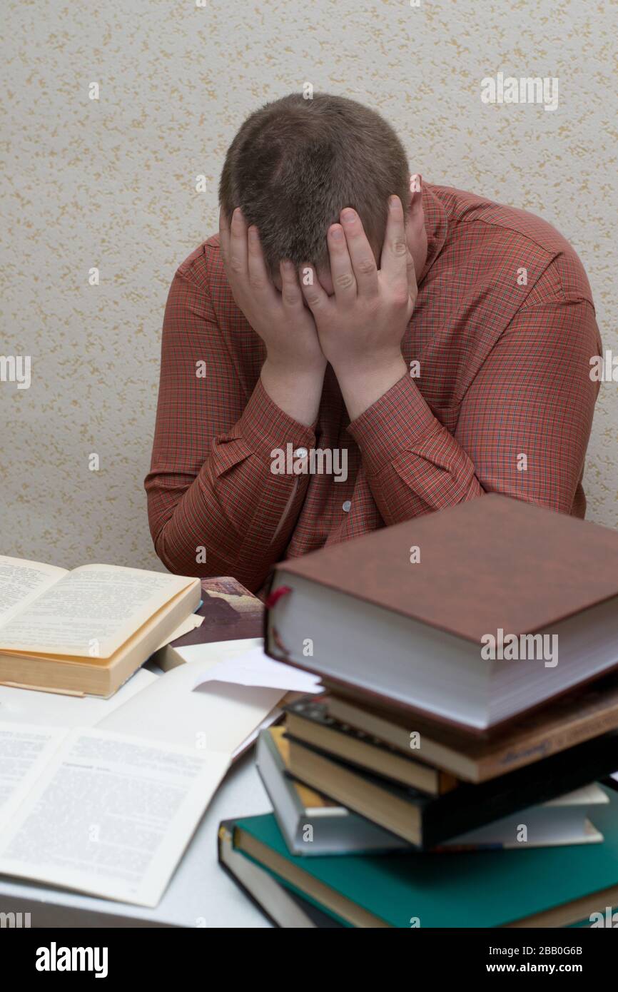 Teen book confused hi-res stock photography and images - Alamy