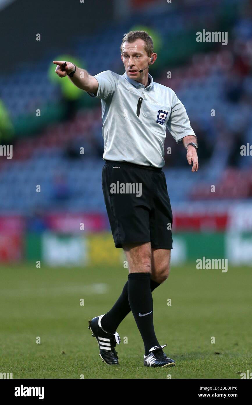 Keith Hill, referee Stock Photo - Alamy