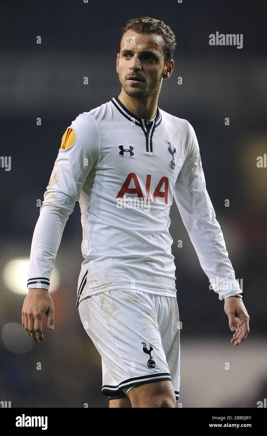 Tottenham hotspurs roberto soldado hi-res stock photography and images ...