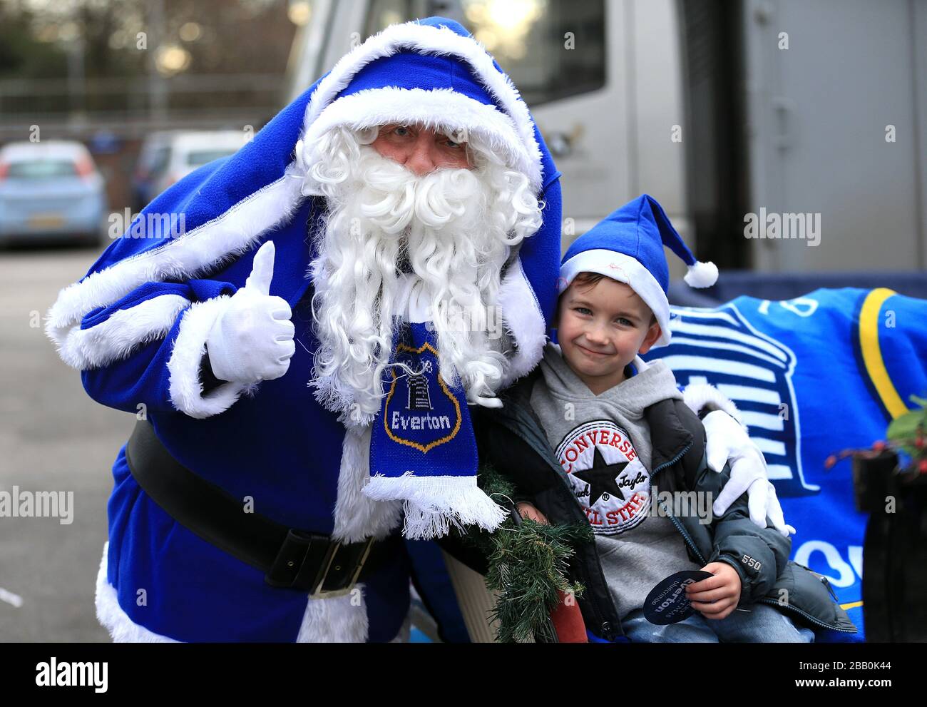Young fans outside goodison park hi-res stock photography and images ...