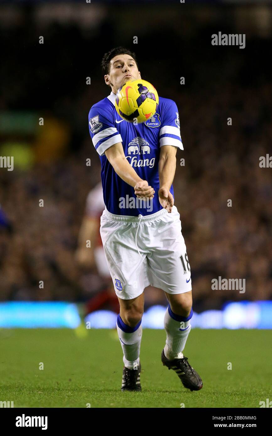 Gareth barry everton hi-res stock photography and images - Alamy