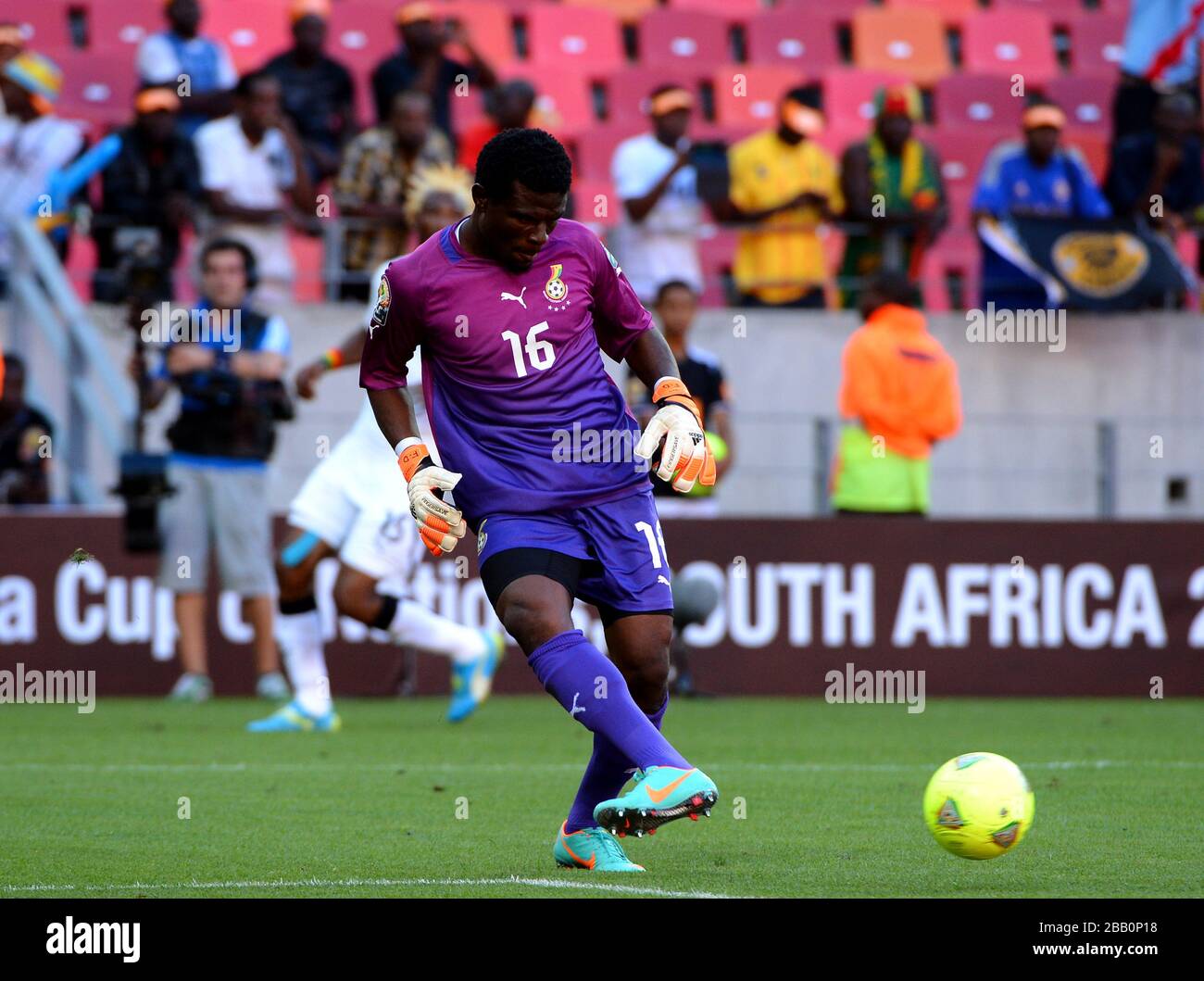 Ghana goalkeeper hi-res stock photography and images - Alamy