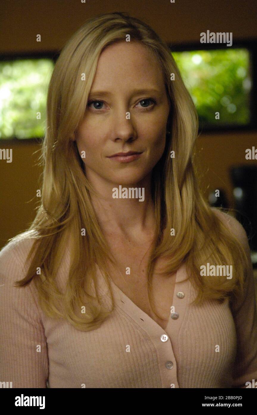 Anne heche nip tuck hi-res stock photography and images - Alamy