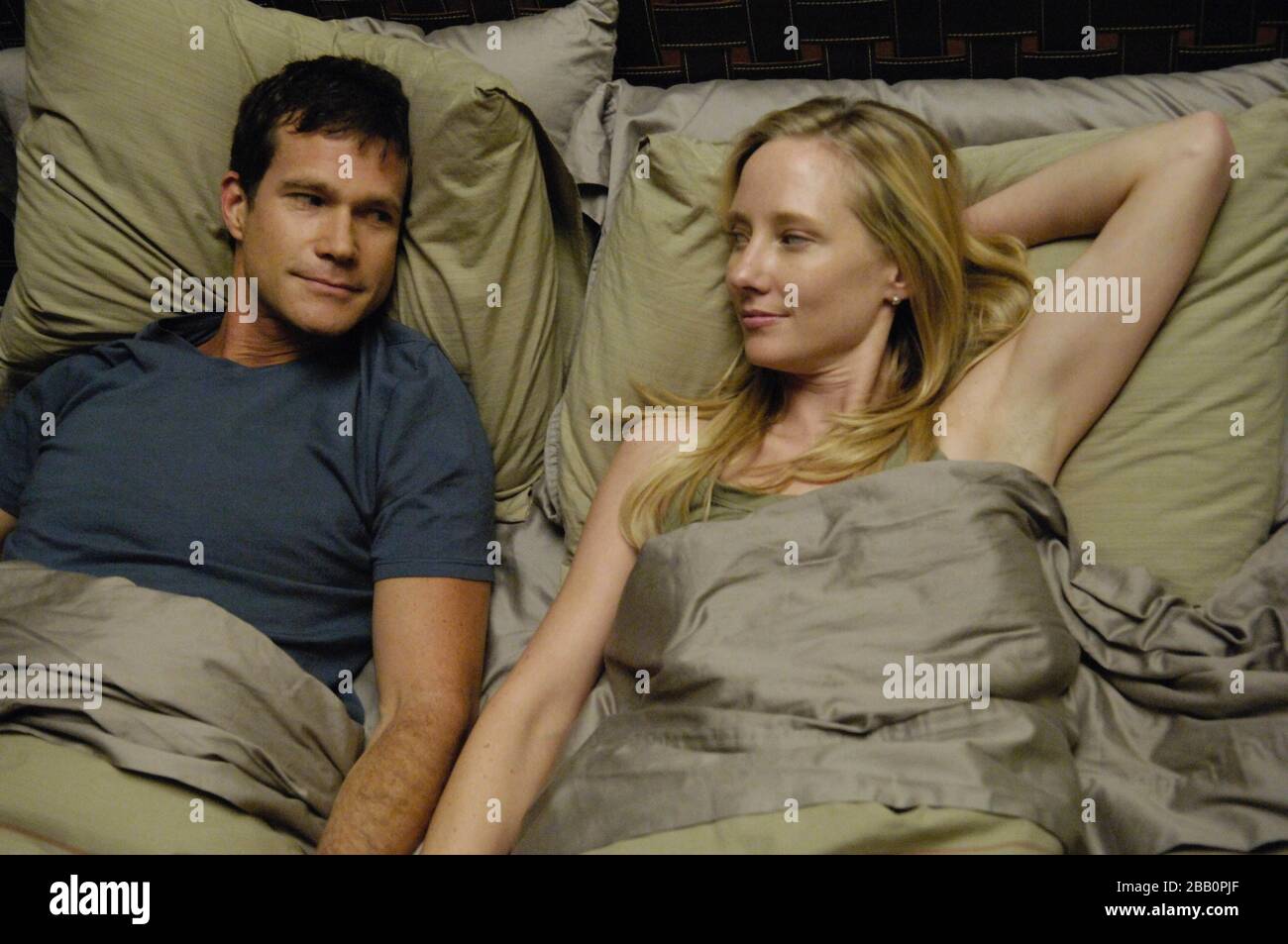 Anne heche nip tuck hi-res stock photography and images - Alamy