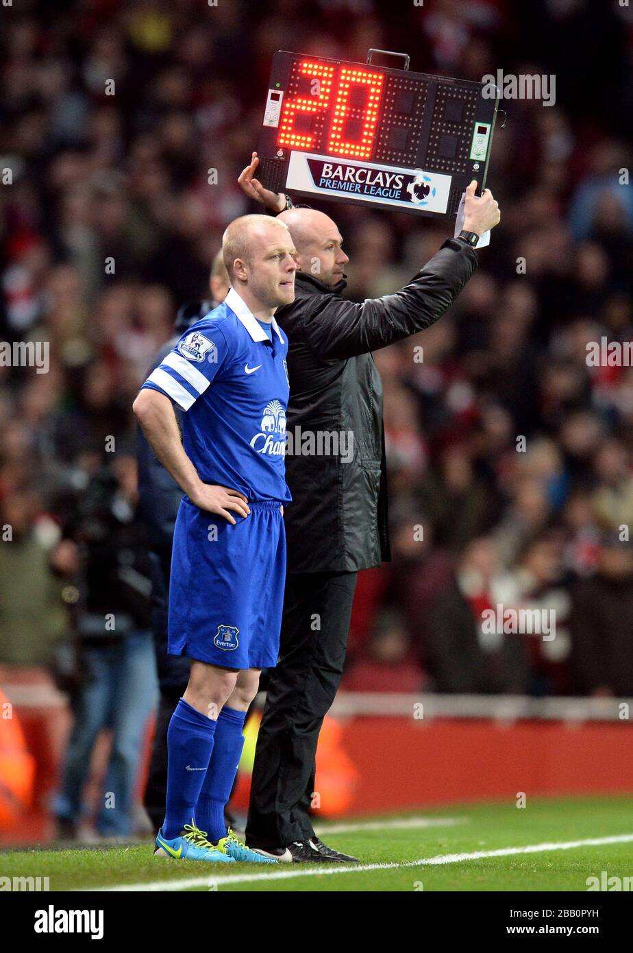 Everton's Steven Naismith waits to come on Stock Photo - Alamy