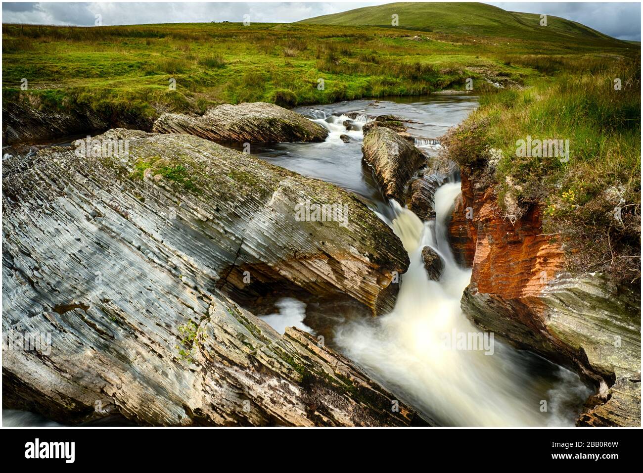 Rock strata on river hi-res stock photography and images - Alamy