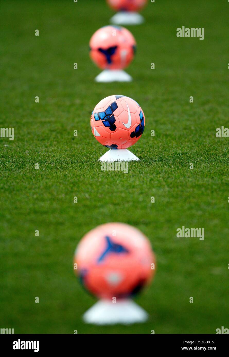General view of an fa cup nike match ball hi-res stock photography and ...