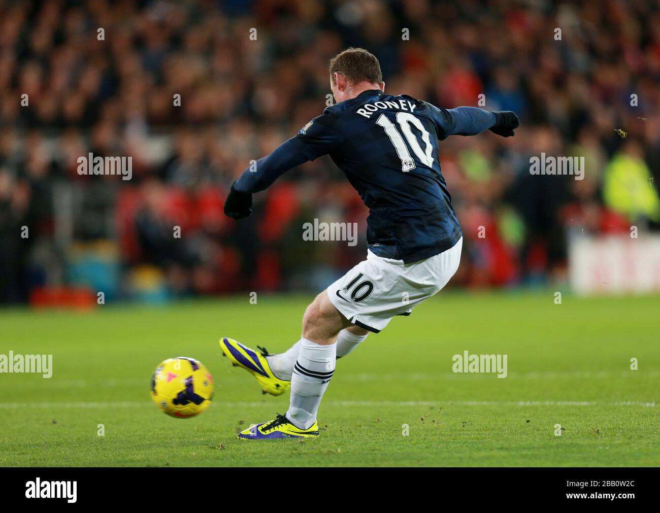 Wayne Rooney scoring Manchester United's first goal Stock Photo - Alamy