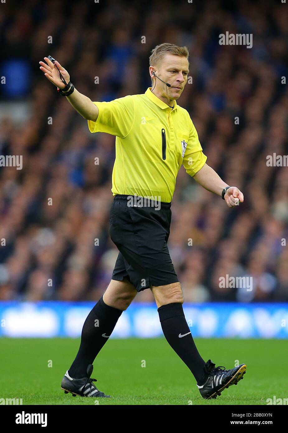 Mike Jones, referee Stock Photo - Alamy