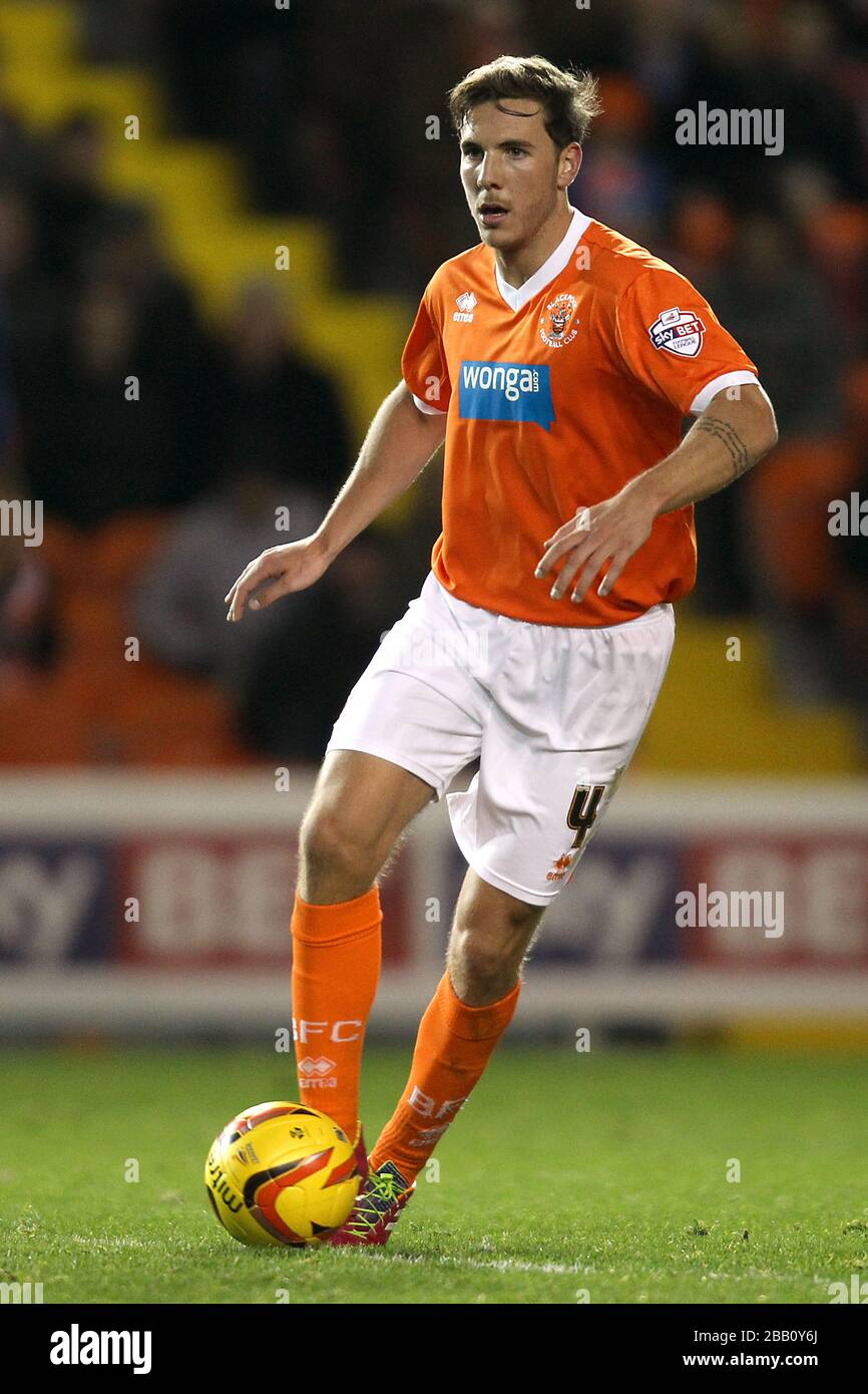 Dan gosling full length hi-res stock photography and images - Alamy