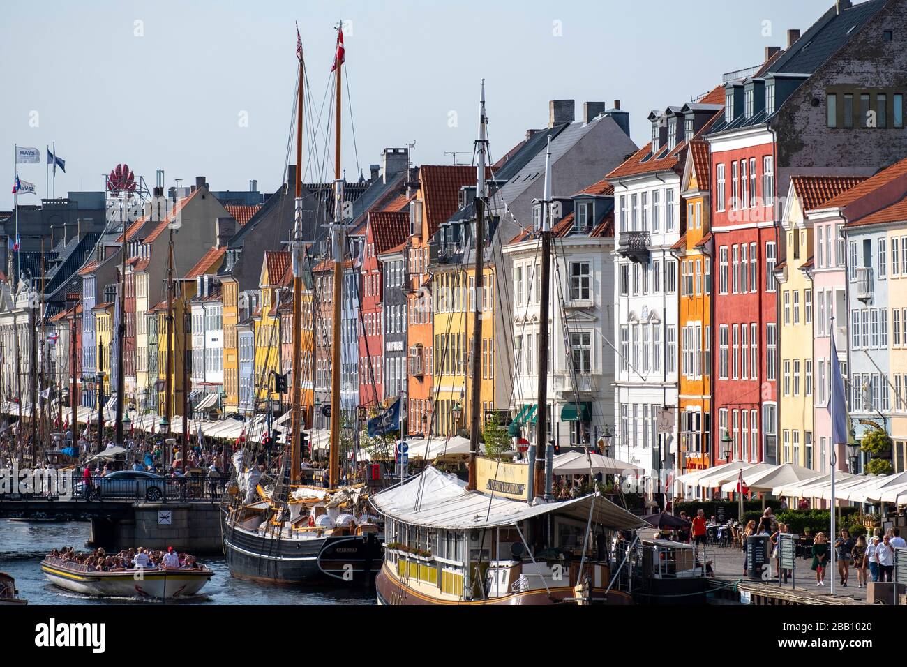 Row of colorful houses on the waterfront of the Nyhavn canal in ...