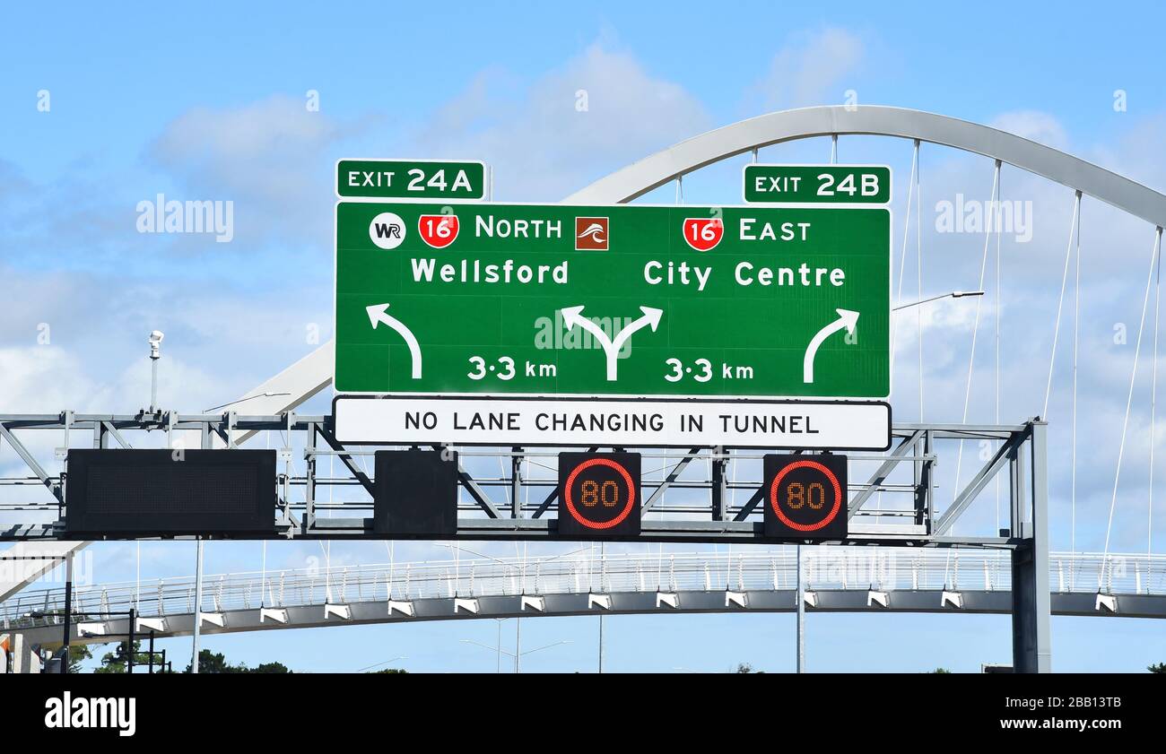 Auckland road sign new zealand hi-res stock photography and images - Alamy