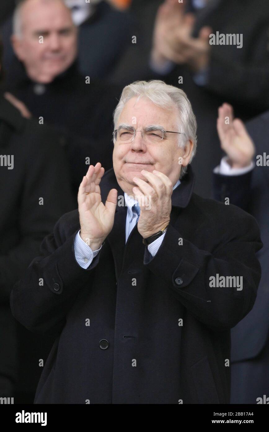 Everton chairman Bill Kenwright in the stands Stock Photo - Alamy