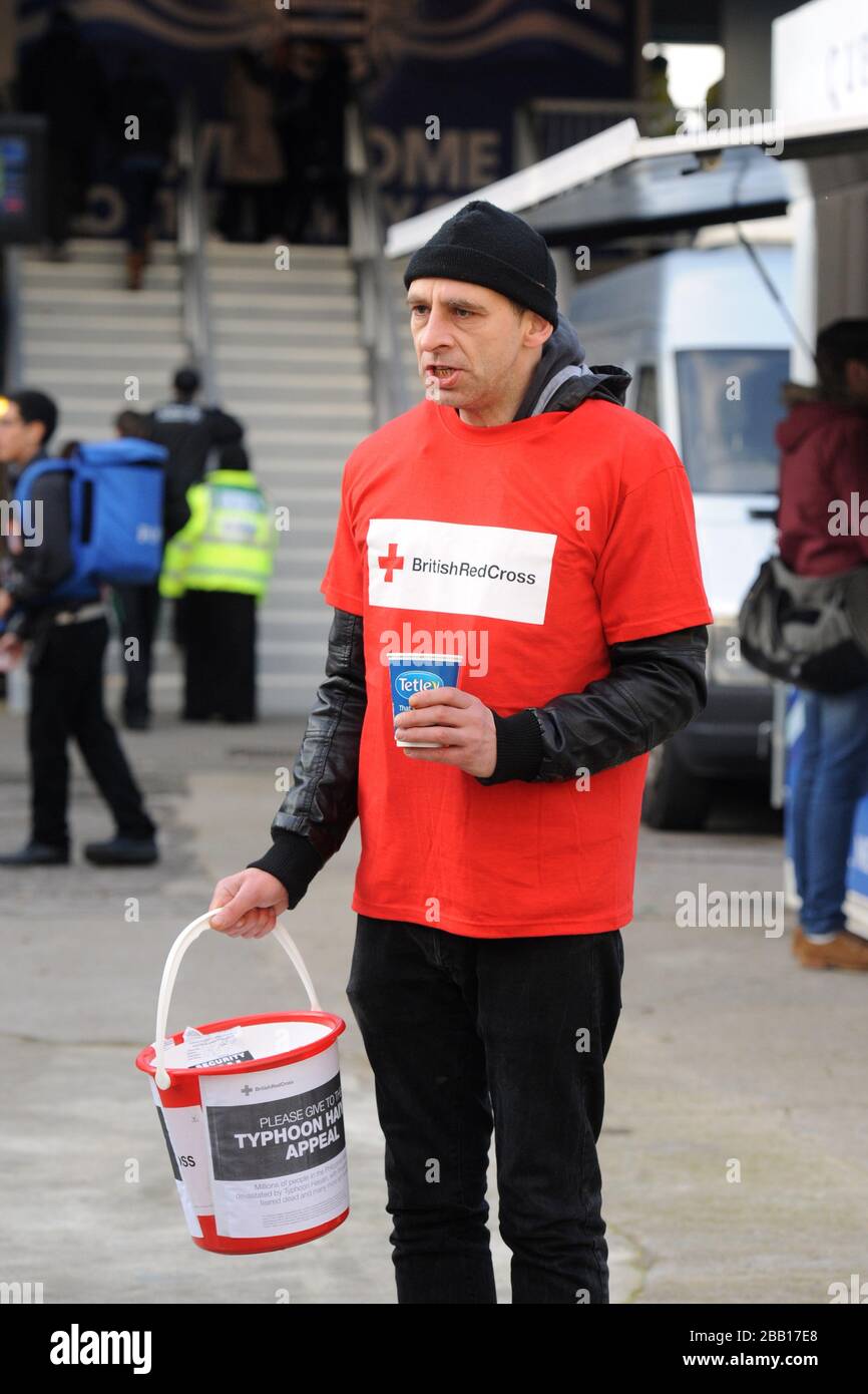 A british red cross charity worker hi-res stock photography and images ...