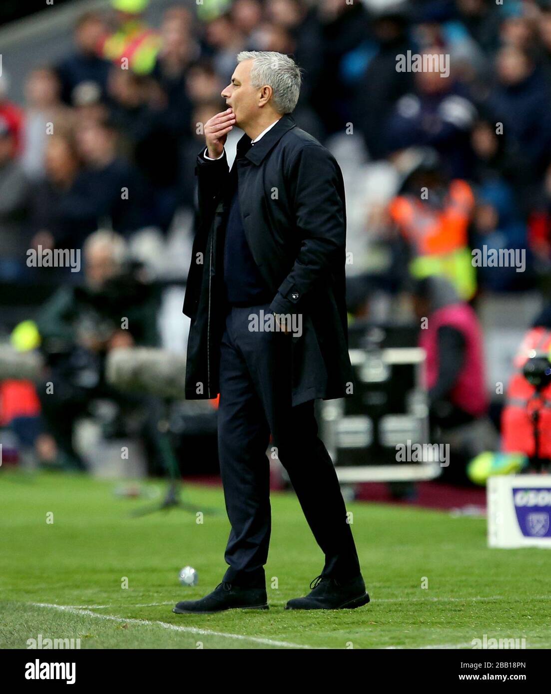 Tottenham hotspur manager jose mourinho reacts hi-res stock photography ...