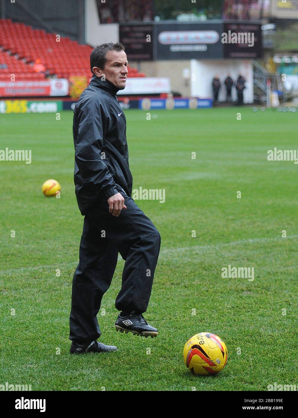Referee Keith Stroud conducts a pitch inspection Stock Photo - Alamy
