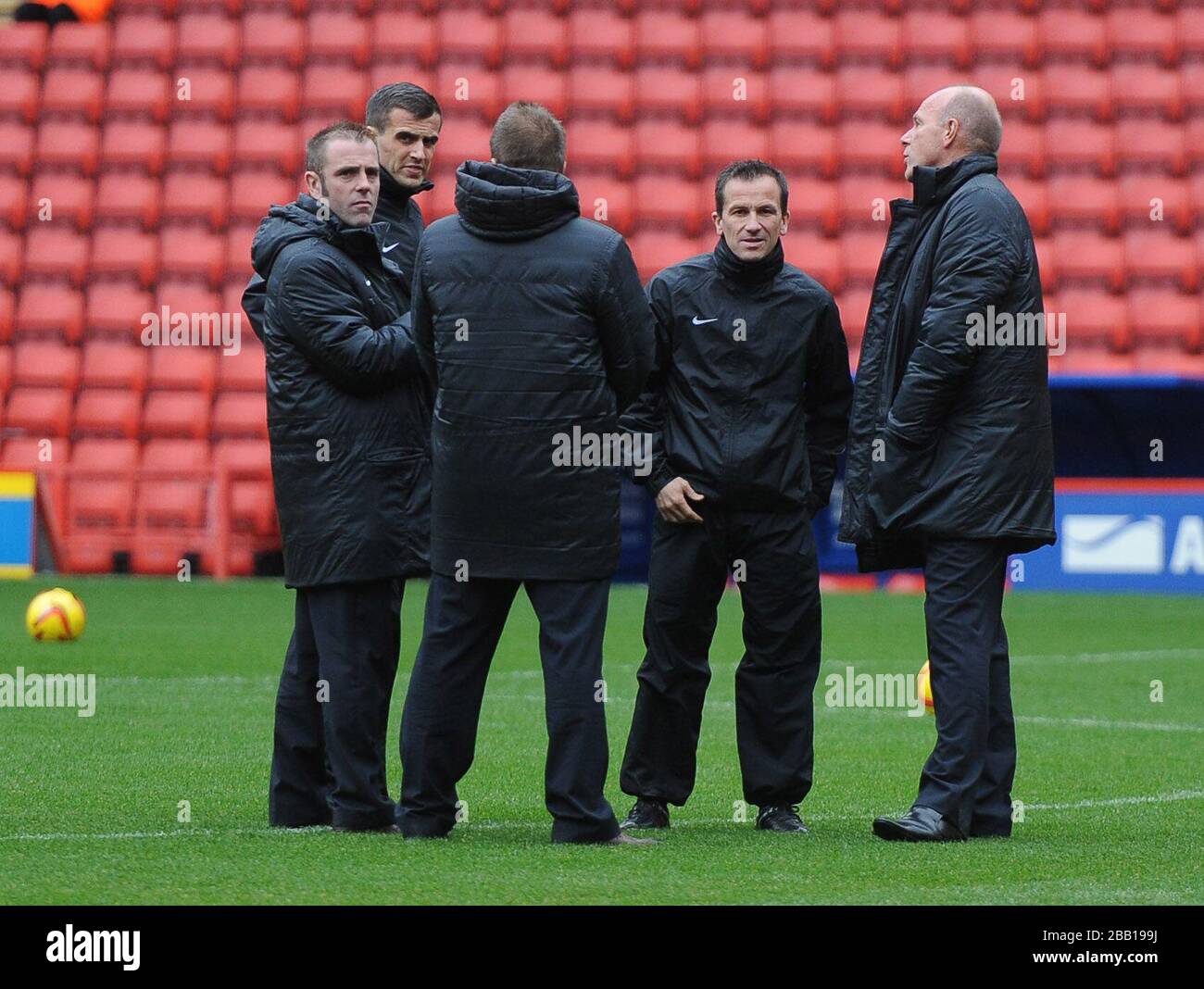 Referee does pitch inspection hi-res stock photography and images - Alamy
