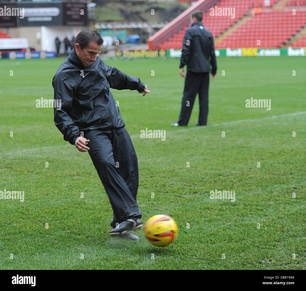 Referee Keith Stroud conducts a pitch inspection Stock Photo - Alamy