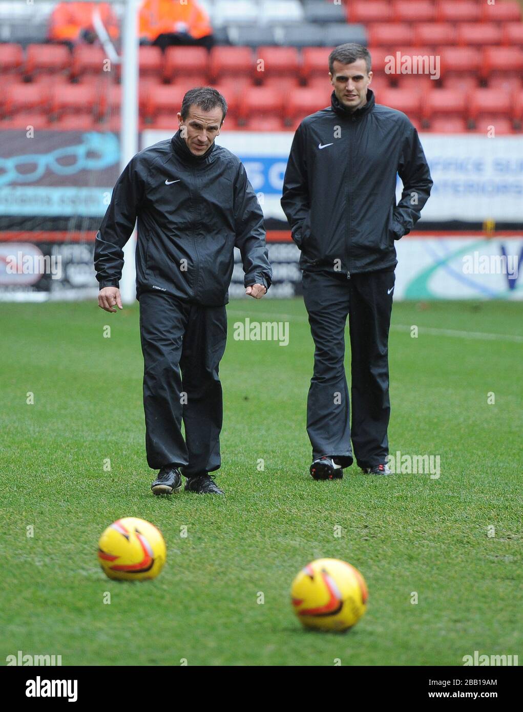 Referee Keith Stroud (left) conducts a pitch inspection Stock Photo - Alamy