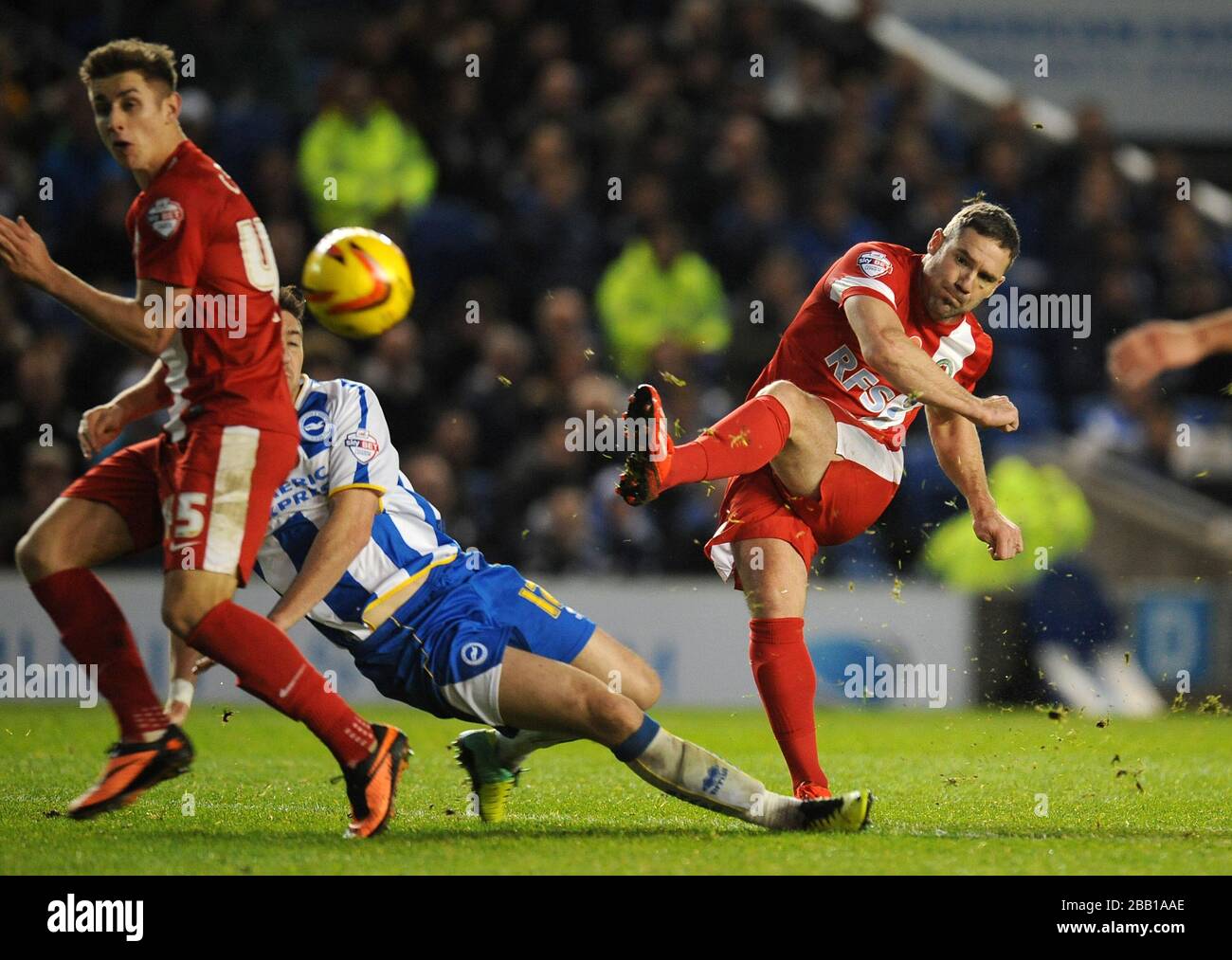 Blackburn Rovers' David Dunn (right) shoots on goal during the Sky Bet ...