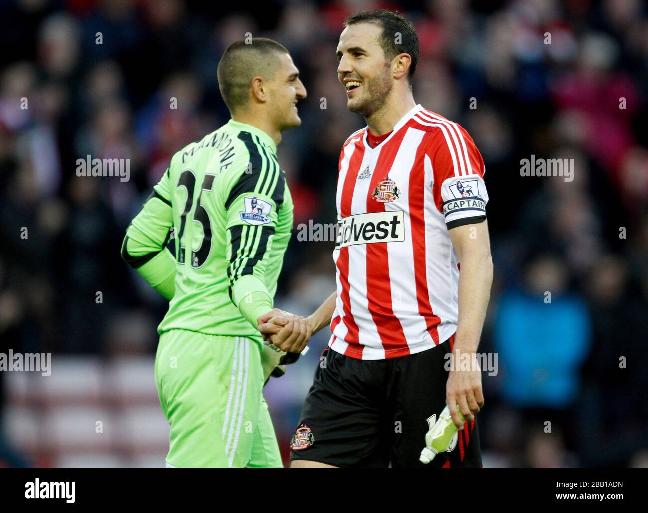 Sunderland goalkeeper Vito Mannone and teammate John O'Shea (right ...