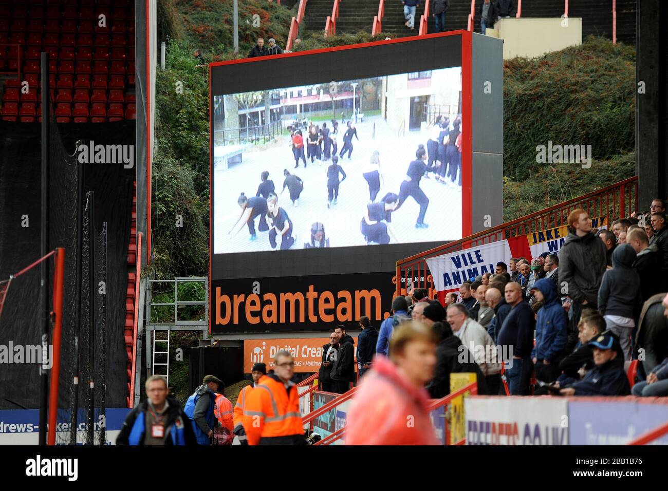 Football giant screen london hi-res stock photography and images - Alamy