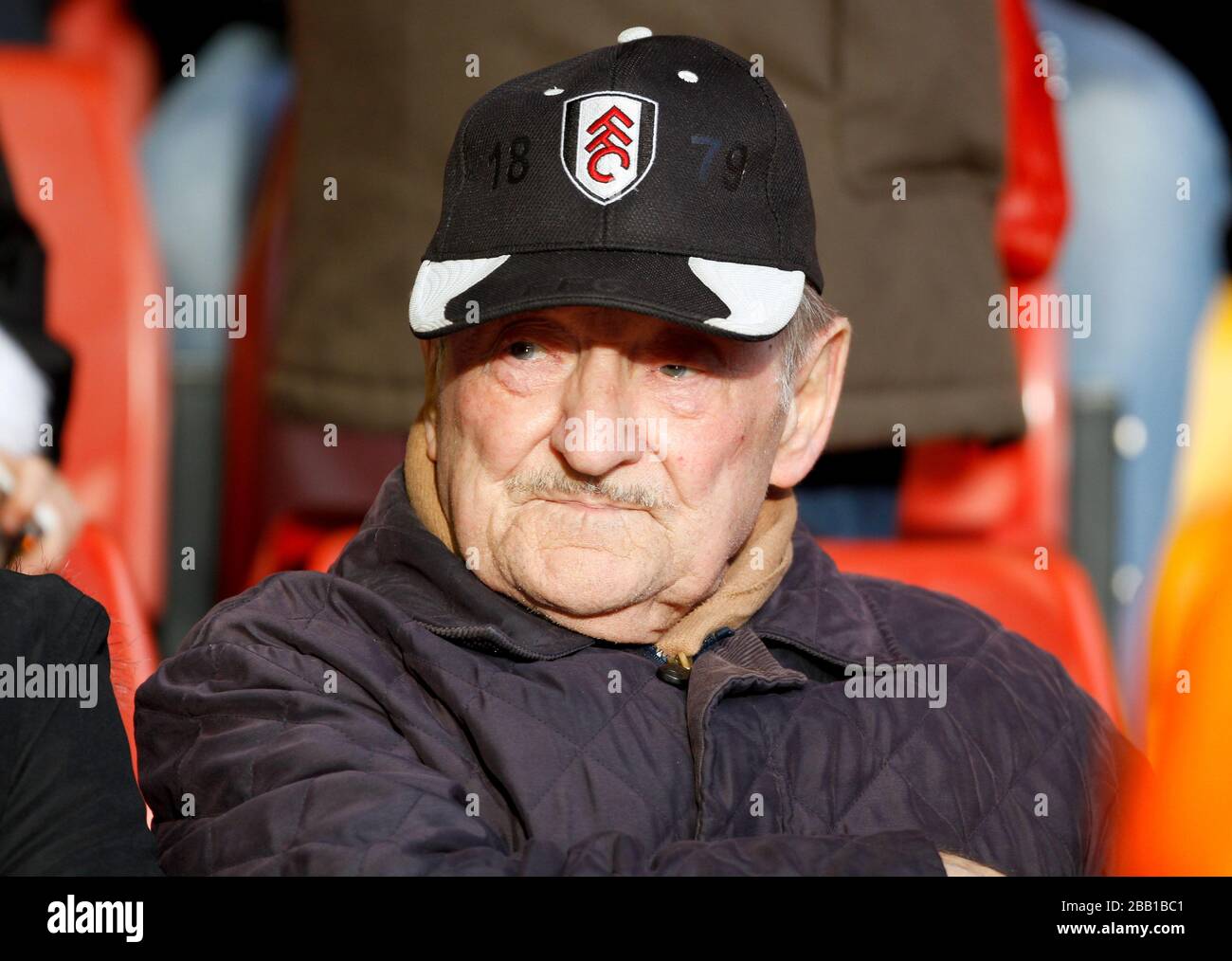 An elderly liverpool fan in the stands hi-res stock photography and ...