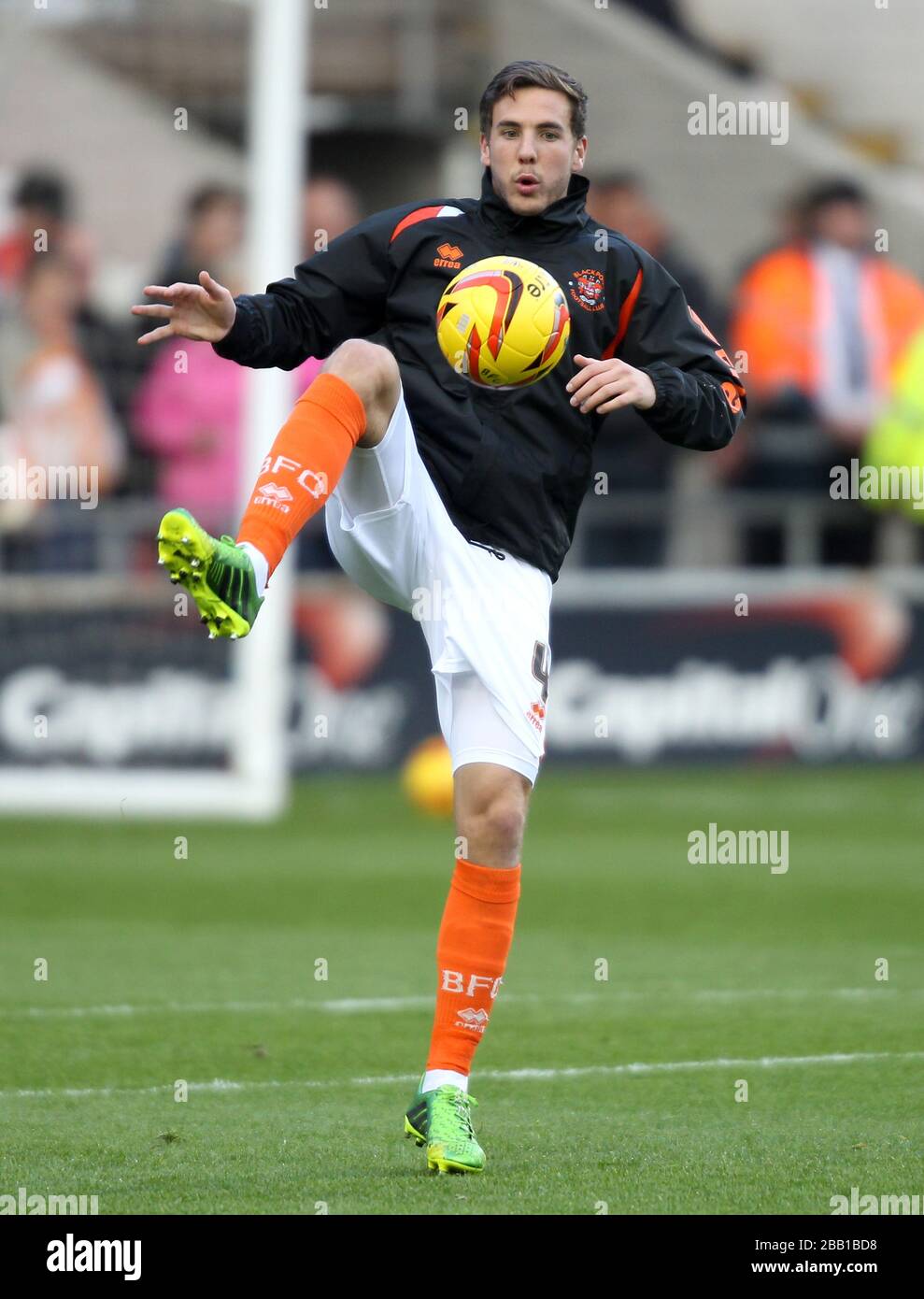 Dan gosling full length hi-res stock photography and images - Alamy