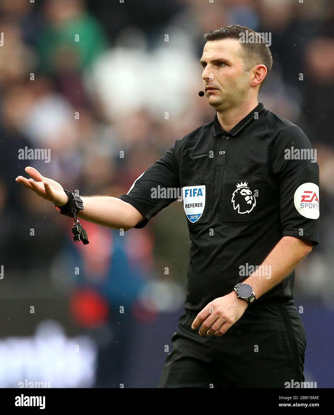 Referee Michael Oliver Stock Photo - Alamy
