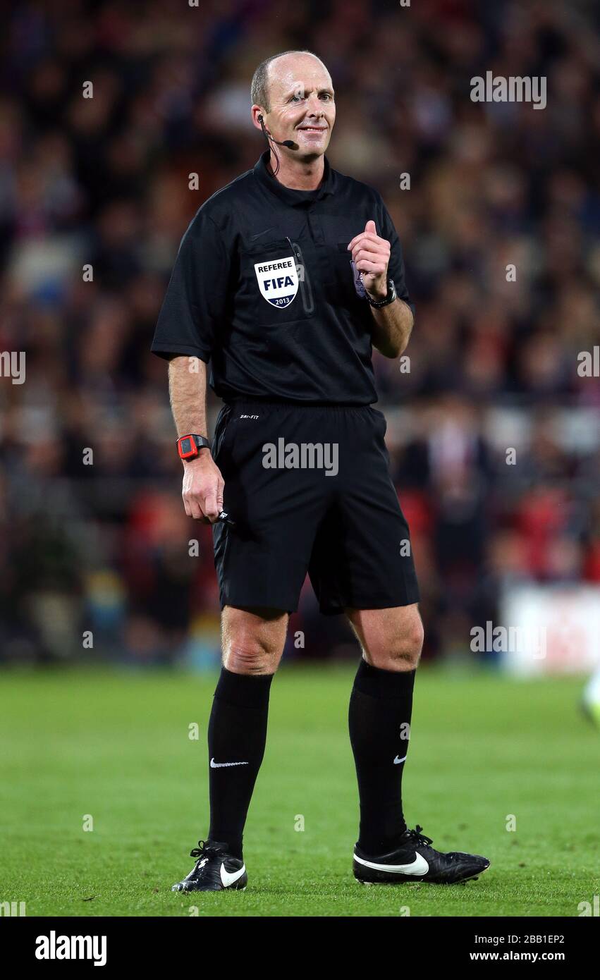Mike Dean, Referee Stock Photo - Alamy