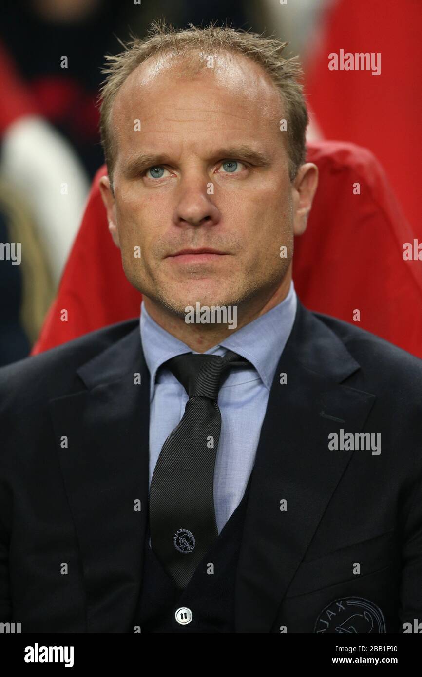 Football dennis bergkamp hi-res stock photography and images - Alamy