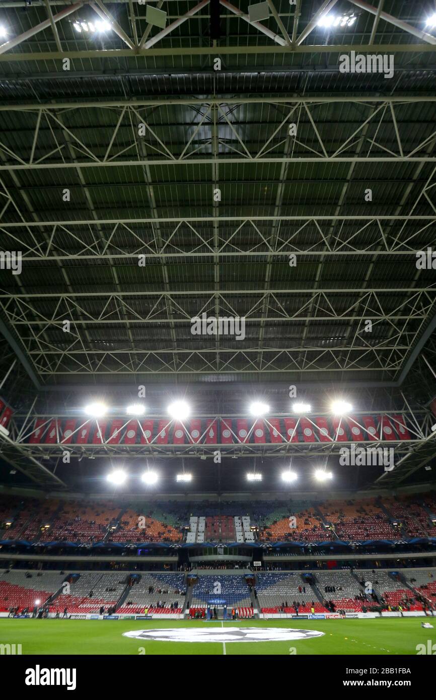 Amsterdam arena roof hi-res stock photography and images - Alamy