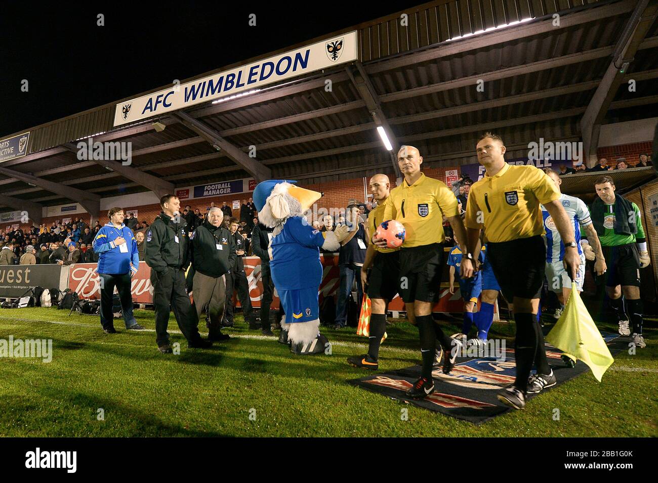 Football teams play on field hi-res stock photography and images - Alamy